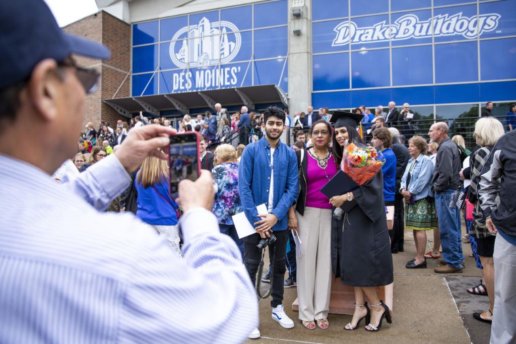 Congratulations to our 1,134 new Drake alumni - Drake University Newsroom